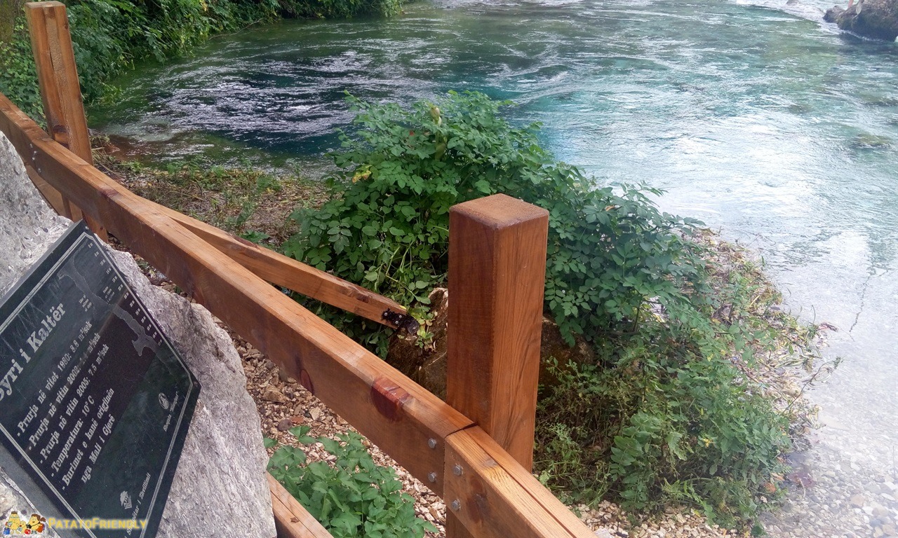 La Sorgente Occhio Blu in Albania: Syri i Kaltër o Blue Eye ...