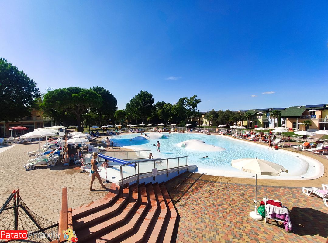 Spiaggia Romea, villaggio sul mare nel Parco del Delta del Po ...